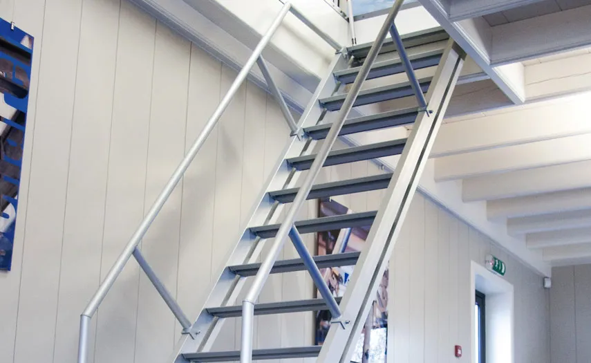 Roof hatch with fixed staircase – stylish access to the roof